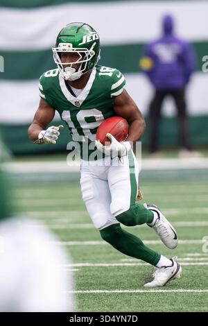 Cleveland Browns wide receiver Isaiah Bond, bottom, reacts after ...