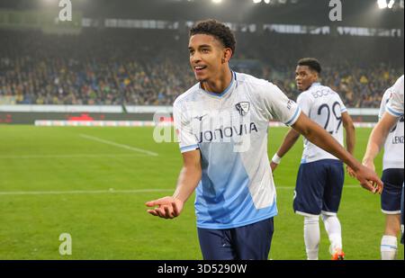 Goal celebration for 1:1 by Francis Onyeka (VfL Bochum), Farid Alfa ...