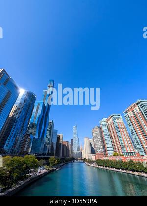 The iconic buildings at Chicago River - CHICAGO, USA - JUNE 12, 2019 ...