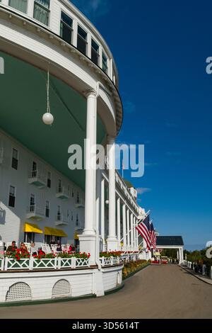 Carriages on the road by the Grand Hotel on Mackinac Island Stock Photo ...
