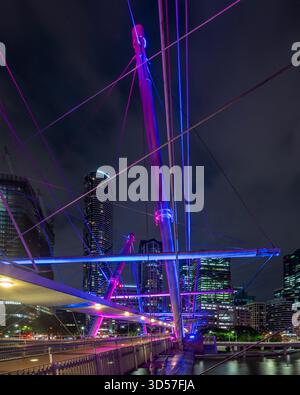 Evening, Kurilpa Bridge, CBD, Brisbane River, Brisbane Skyline ...