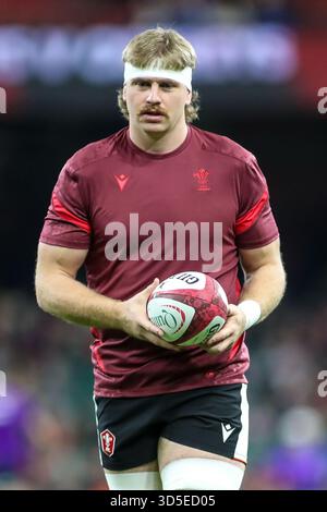 Aaron Wainwright of Wales warms-up ahead of the Quilter Nations Series ...