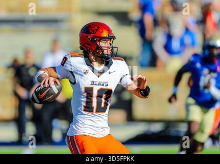 Oregon State quarterback Tristan Ti'A (10) throws a pass during the ...