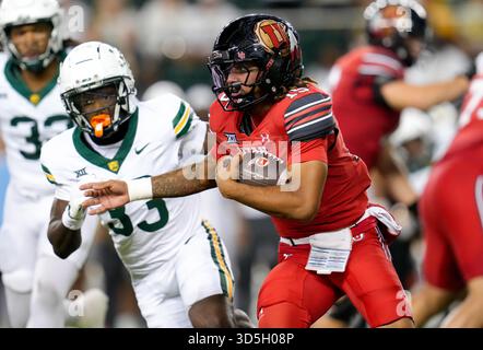 Utah quarterback Byrd Ficklin (15) celebrates with teammates Otto Tia ...