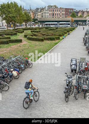 Antwerpen-Berchem, Belgium, October 15th, 2025: Overfilled garbage bin ...