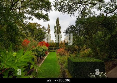 The Moat Walk, Sissinghurst Castle Garden, Kent, England Stock Photo ...