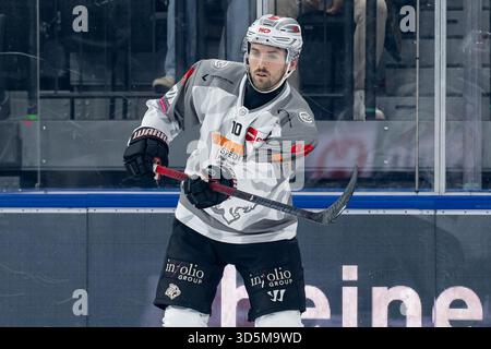 Evan Barratt (Nuremberg Ice Tigers, #10) during warm-up GER, EHC Red ...