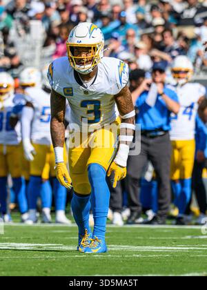 Los Angeles Chargers safety Derwin James warms up before an NFL ...