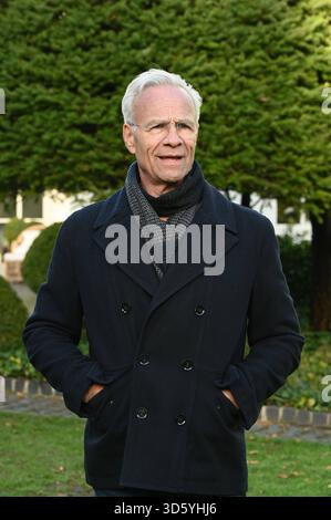 Schauspieler Klaus J. Behrendt Kommissar Max Ballauf posiert am Set des ...