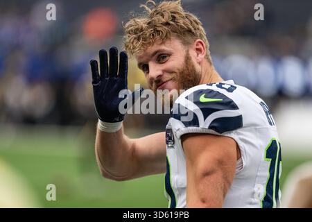 Seattle Seahawks wide receiver Cooper Kupp (10) runs the ball during an ...