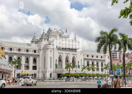 Yangon City Hall, Burmese colonial architecture. Downtown Yangon ...