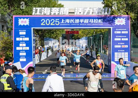 The 2025 Shanghai Marathon kicks off in Shanghai, China, 30 November ...