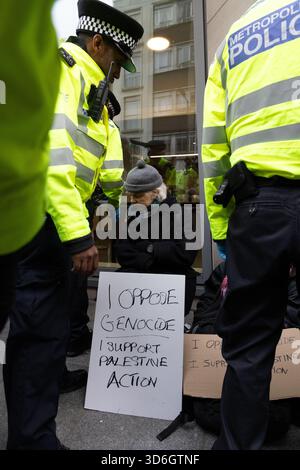 40 are arrested for allegedly displaying signs in support of proscribed ...