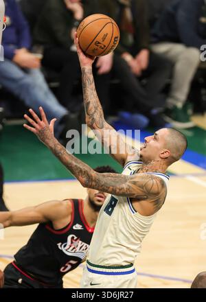 Milwaukee Bucks' Kyle Kuzma drives to the basket during an NBA ...