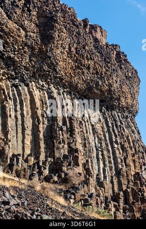 Palisades columnar basalt rocks over South Fork Crooked River at Lower ...
