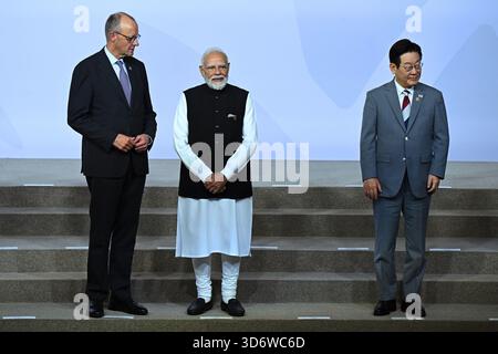 German Chancellor Friedrich Merz, left, and British Prime Minister Keir ...