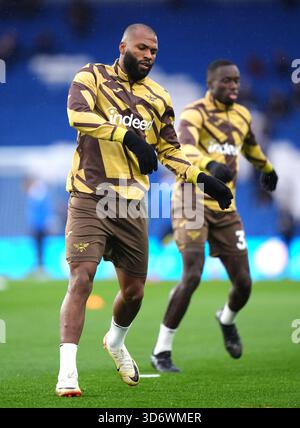 Igor Thiago of Brentford warming up prior to the Brentford v ...