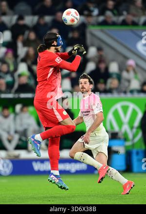 from left: goalkeeper Kamil Grabara (Wolfsburg), Yannick Gerhardt ...