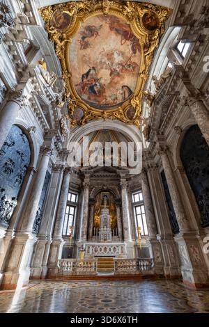 Chapel of St. Dominic (Capella di San Domenico) altar in Basilica of ...