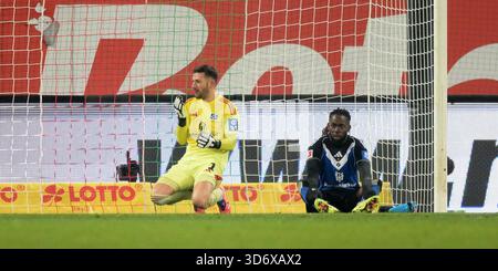 from left Jordan Torunarigha, goalkeeper Daniel Heuer Fernandes (HSV ...
