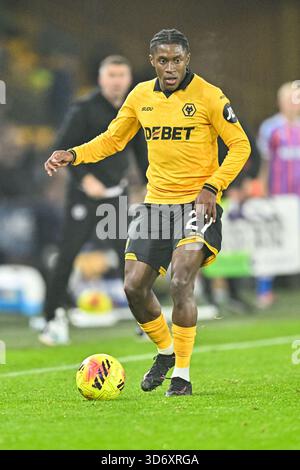 Jean-Ricner Bellegarde of Wolverhampton Wanderers celebrates his goal ...