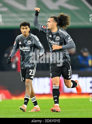 from left: Nathaniel Brown, Arthur (Leverkusen) Frankfurt, January 31 ...
