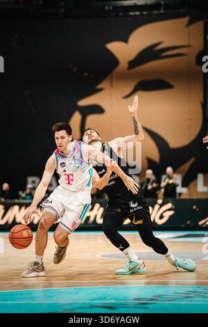 Grayson Murphy (Telekom Baskets Bonn 7) in tight distress -- easyCredit ...