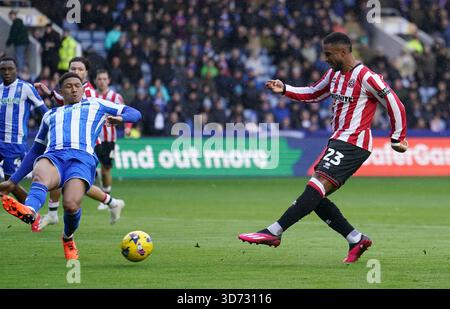 Tyrese Campbell of Sheffield United shoots on goal during the Emirates ...
