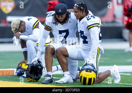 Michigan Wolverines Tevis Metcalf (24) attempts to make a move on Ohio ...