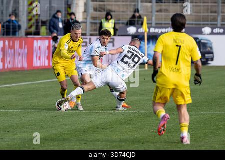 Sean Dulic (TSV Munich 1860, #25), Thore Jacobsen (TSV Munich 1860, #05 ...
