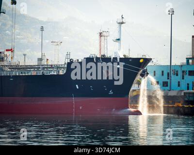 vessel discharge cargo at port Stock Photo - Alamy