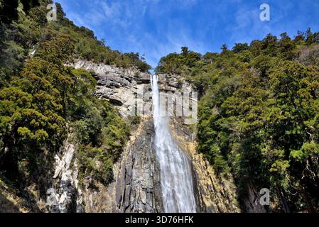 Nachi Falls second tallest Japanese waterfall, in Nachikatsuura ...
