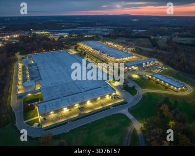 Technology Company Data Center with Solar Array, NC Stock Photo - Alamy