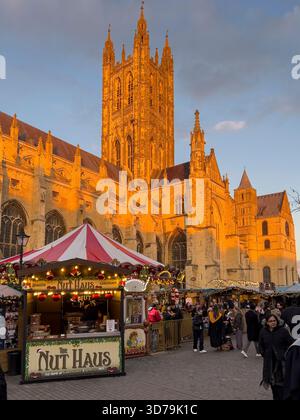 Christmas market at Canterbury Cathedral Stock Photo - Alamy