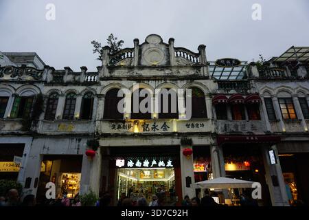 Haikou (Hainan), China: Streetscape along Haikou Arcaded Streets (Sotto ...