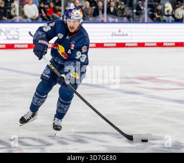 Maximilian Kastner (EHC Red Bull Muenchen, #93) during warmup GER, EHC ...