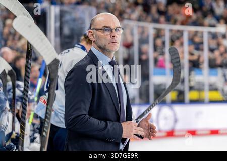 Craig Woodcroft (Head Coach Straubing Tigers) Schwenninger Wild Wings ...
