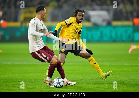 Rafa Marin (Villarreal FC, 4) UEFA Champions League: Bayer 04 ...