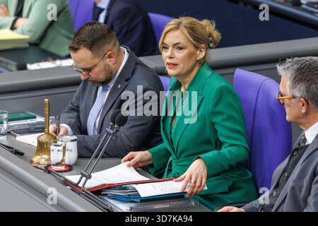 Befragung der Bundesregierung im Bundestag Nina Warken CDU ...