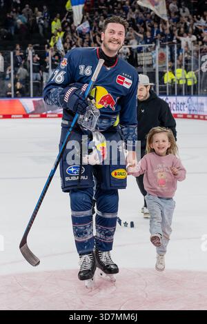 Conrad Abeltshauser (EHC Red Bull Muenchen, #16) sitting on the bench ...