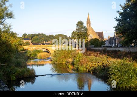 St George's URC Church and bridge over River Wansbeck, Morpeth ...