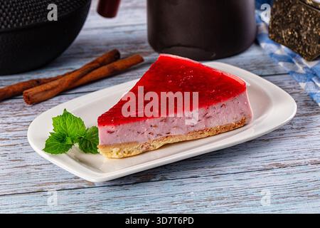 Tasta Raspberry cheesecake dessert served mint Stock Photo - Alamy