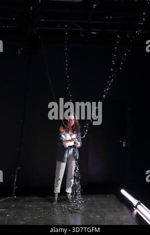 Aysima Ergün während der Fotoprobe für Die Allerletzten im Maxim Gorki Theater in Berlin, Studio ...