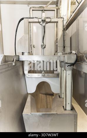 Industrial Meat Bin Washer for Food Processing Facilities abattoirs and ...