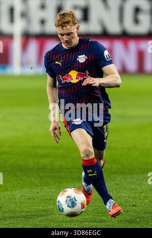 Nicolas Seiwald (RB Leipzig, #13) shoots, shot, Jonathan Tah (FC FC ...