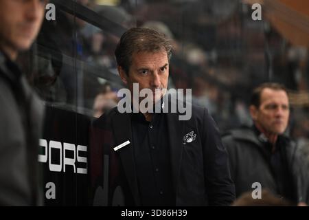 Dallas Eakins (Head Coach Adler Mannheim) disappointed, frustrated ...