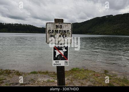 Camping Please Dogs Lakeside Warning Sign Stock Photo - Alamy