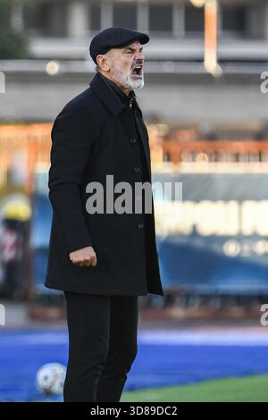 coach Vincenzo Vivarini of SSC Bari during SSC Bari vs Pescara Calcio ...