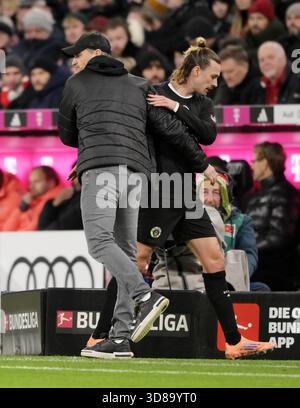 from left Trainer [coach] Alexander Blessin (St. Pauli), Trainer [coach ...
