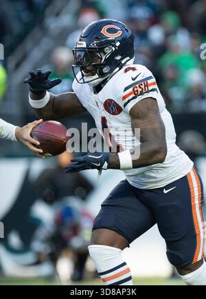 Chicago Bears running back D'Andre Swift (4) carries against the ...